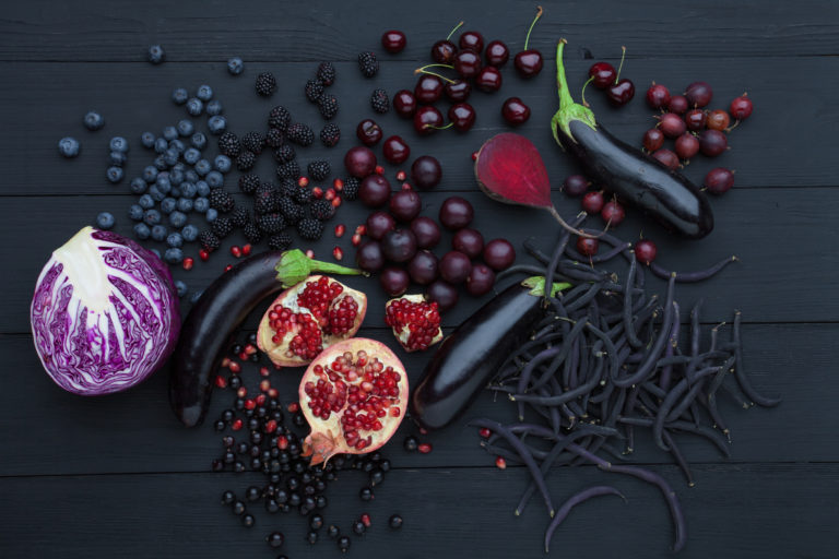les-antioxydants-contenus-dans-les-fruits-et-legumes-violets-te-protegent