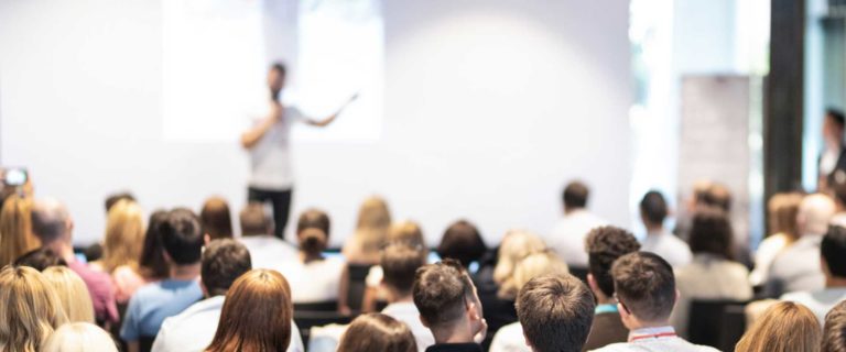 COMMENT PRONONCER UN DISCOURS DEVANT UN AUDITOIRE? VOICI QUELQUES CONSEILS