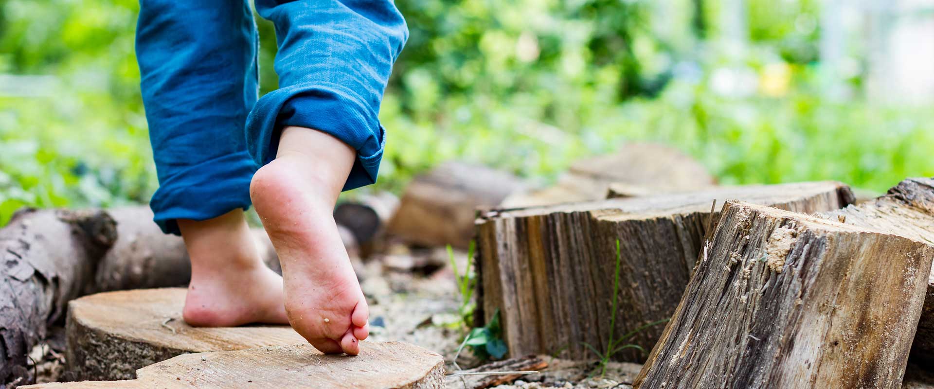 EINFACH HERRLICH: BARFUßPFAD SCHULT SINNE